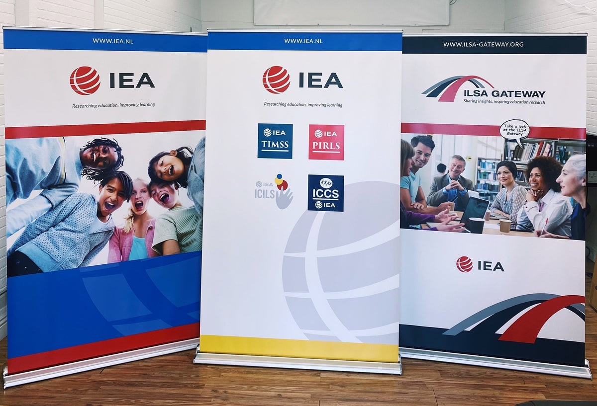 Set Up a Retractable Banner Stand | Urban Sign and Print